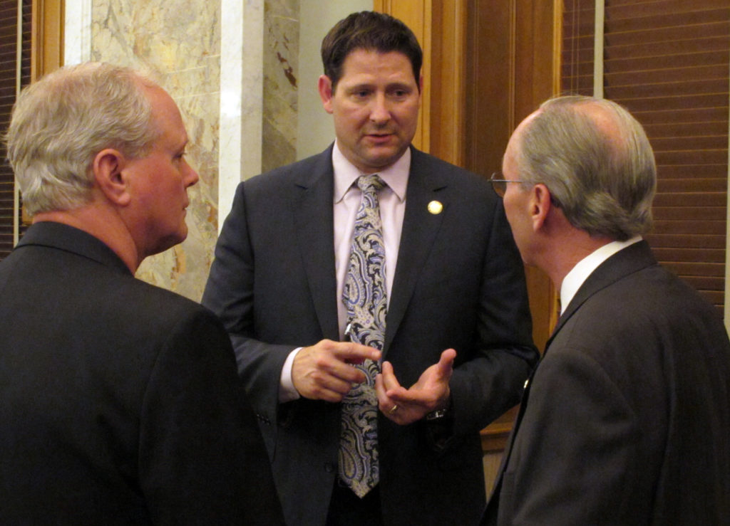 Next Kansas House speaker tells incoming lawmakers to avoid cliques ...